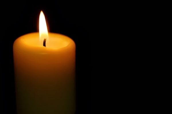 Trataka: meditacion con una vela - Centro de retiros y desarrollo personal Trataka: meditacion con una vela - Centro de retiros y desarrollo personal